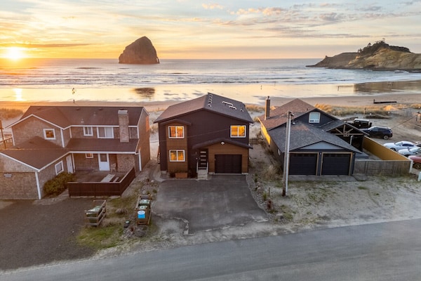Surf Vista Beach Front Home - Pacific City, OR