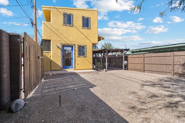 Cactus Casita: Large Yard, Pet-friendly, 2 Mi From Uofa & Banner - Tucson, AZ