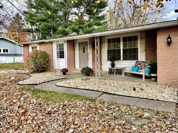Spacious & Newly Renovated 3-bedroom House In Warsaw/winona Lake - Carr lake, Claypool