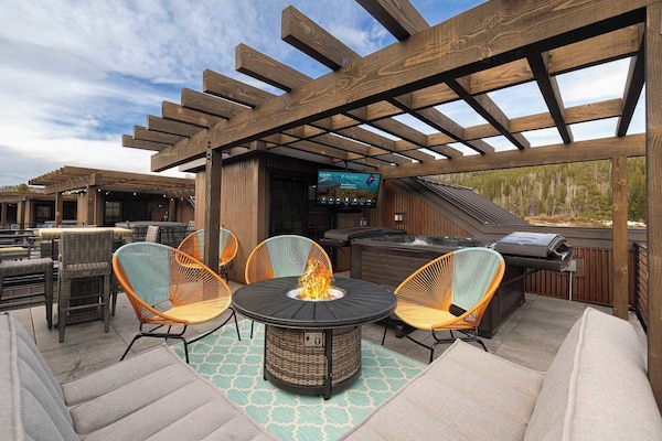 Riverside Retreat: 4br W/ Hot Tub, Bbq & Fire Pit - Granby, CO