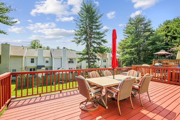 Charming 3-bedroom Townhome With Ac And Wifi In Silver Spring - Maryland