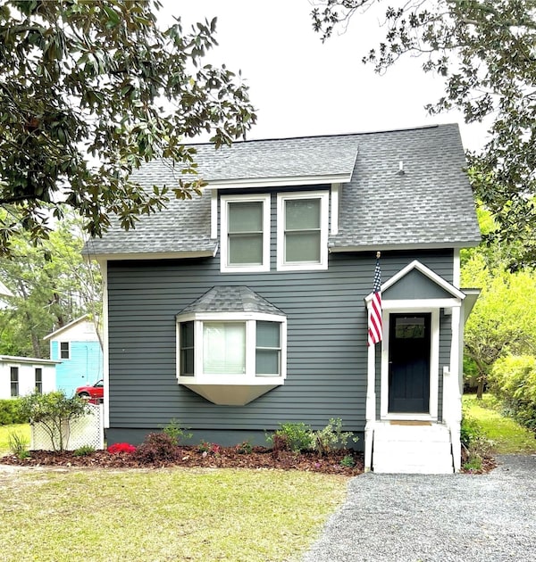 Slice Of Southern Heaven! Charming 3-bedroom 2.5 Bath Cottage - Downtown Sopines - Whispering Pines, NC