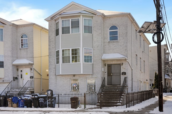 Modern, Spacious 3bd/2ba Home In Newark. 15mins Ewr/25mins Nyc - Montclair, NJ