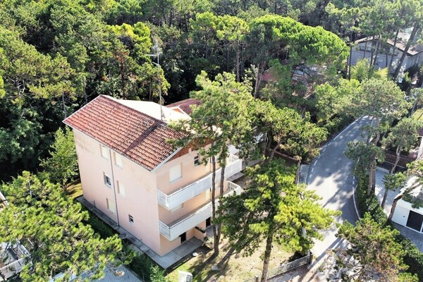 Peaceful Retreat With Terrace Near The Beach - Lignano Sabbiadoro