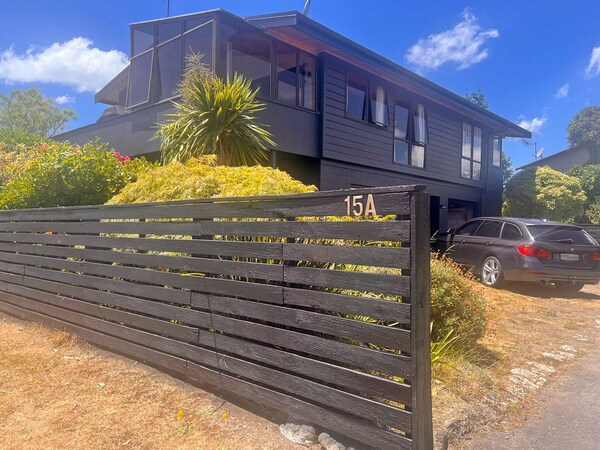 Perfect Location, Stunning Views And Space For All - Taupō