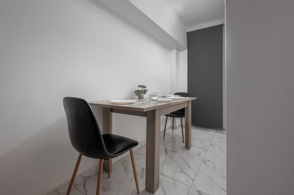 Premium Jacuzzi Suite At The City Center - Thessaloniki