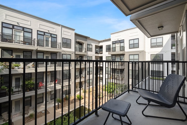 Soco 1br Stay | Gym & High-speed Wi-fi L Pool - Buda, TX