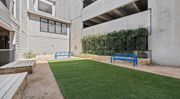 Soco 1br Getaway | Ev Charging, Pool & Wi-fi - Buda, TX