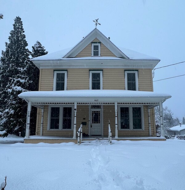 Historic House Near Downtown Mt Shasta - Mount Shasta, CA