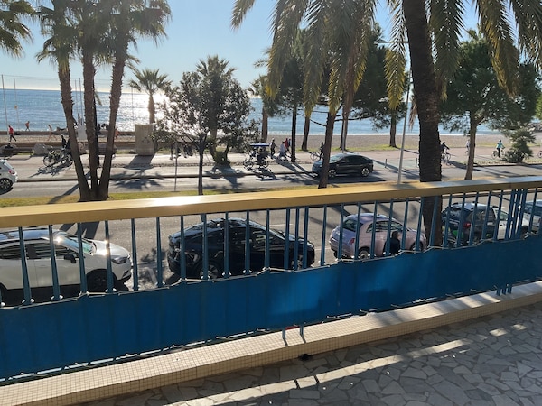 Appartement Face A La Mer Avec Terrasse Et Piscine Dans Résidence Le Grand Large - Cagnes-sur-Mer