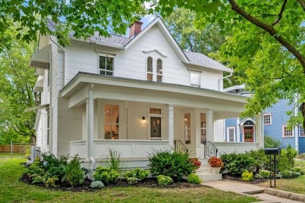 Charming Historic Home, Luxurious Remodel, Walk To Downtown, Tree-lined Street - Delaware, OH