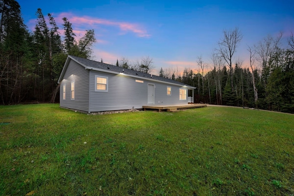 New! Lakeside Retreat W/ Beach Access & Kayaks - St. Ignace, MI
