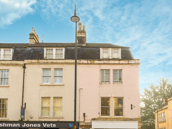 Pass The Keys | Stylish One Bed Apartment Close To The City Centre - Dyrham