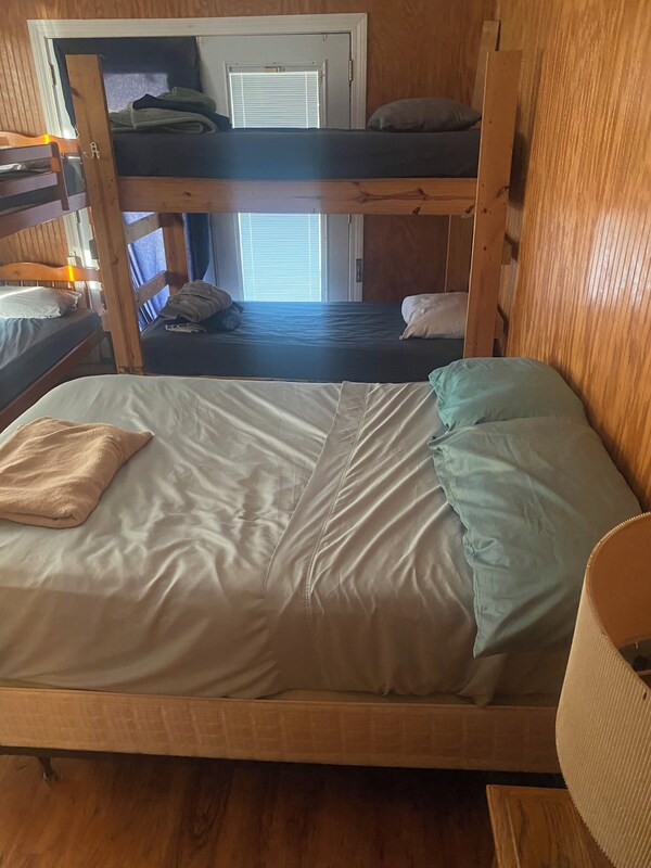 Spacious 5-bedroom Lodge In Brilliant Delacroix With Ac, Wifi - Louisiane
