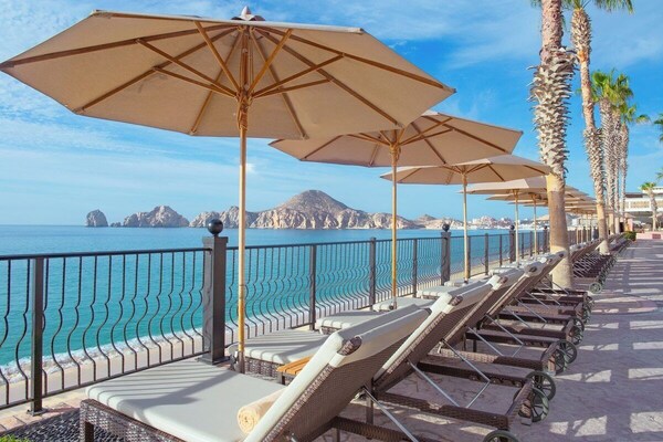 Villa Del Arco Beach Resort & Spa 7th Floor Ocean View Suit. Sleeps 4. - Cabo San Lucas