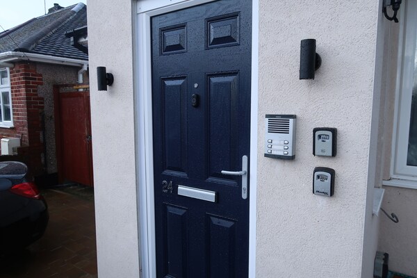 Tranquil 4-bedroom House With 4 Bathrooms 20 Mins From Heathrow - Hounslow