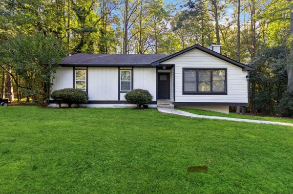 Charming 3-bedroom Home In The Heart Of Alpharetta  Walk To Avalon & Dining! - Alpharetta, GA