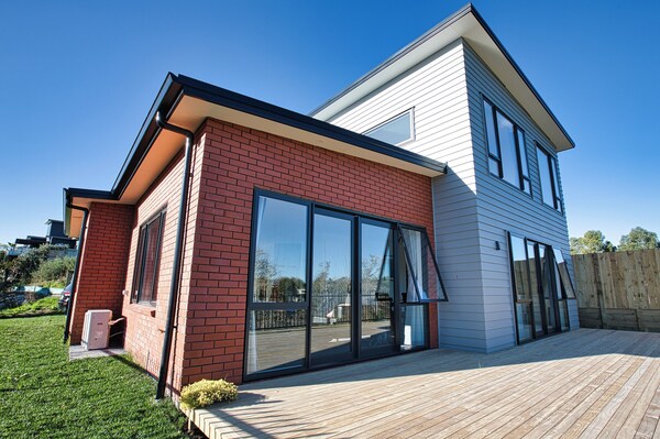 Fantastic River View- Brand New Home 4 Bedrooms Villa - Ngāruawāhia
