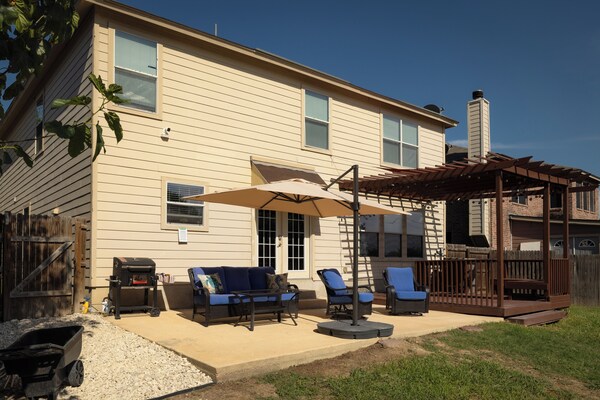 This Home Is Minutes Away From:\nsea World\nfiesta Texas\nriverwalk\n4 Joint Bases + - San Antonio, TX