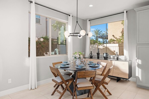 Ideal Modern Style Home 4bd/3ba - Chino Hills, CA