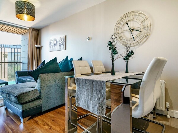 Pass The Keys | Fabulous 2br W/ Views | Titanic Qtr | City Centre - Belfast