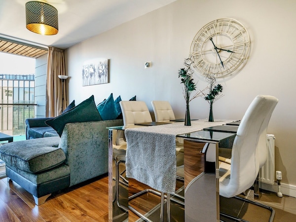 Pass The Keys | Fabulous 2br W/ Views | Titanic Qtr | City Centre - Belfast