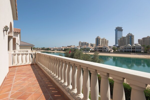 Private Pool & Beach Access 6 Bedroom Villa W/ Cinematic View - Dubaï