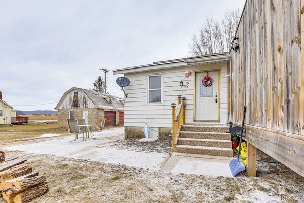 Restaurant On-site: North Freedom Apt W/ Yard! - Baraboo, WI