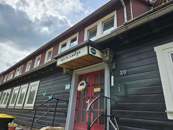 Welt Lodge Mit Einzigartigen, Durch Städte Inspirierten Zimmern, Am Wald Gelegen - Harz