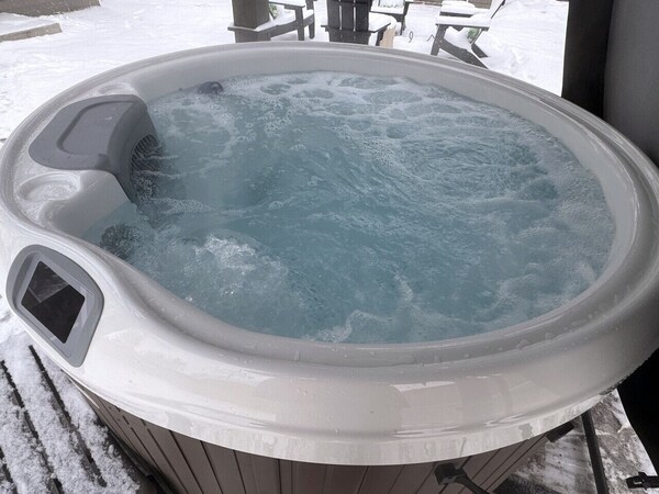 Stylish & Romantic With Hot Tub - Loveland, CO