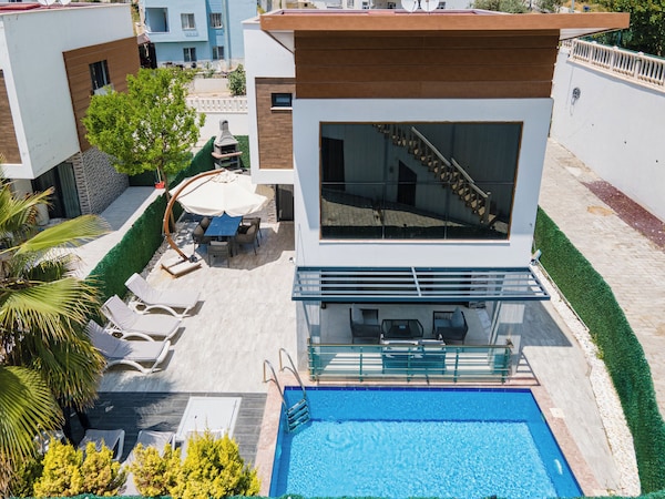 4-bedroom Villa With Private Swimming Pool, Located At Ladies Beach Area - Kusadasi