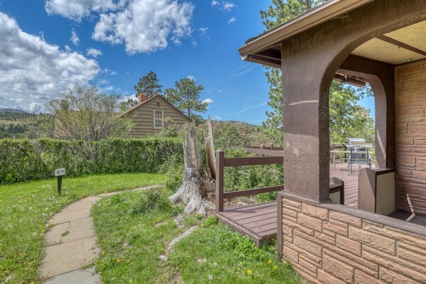 Private 1 Bedroom Hilltop Apartment Near Skiing, Deadwood, & 4x4 Trails - Deadwood, SD