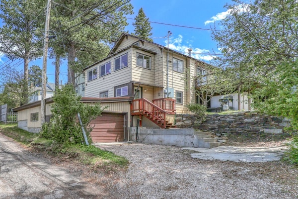 Spacious Lead Home W/ 2 Full Connected Units W/ Option Of Privacy - Lead, SD