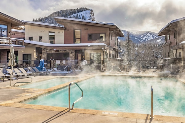 Luxury Ski-in/ski-out 4 Bedroom + Office With Westin Resort Amenities - Avon, CO