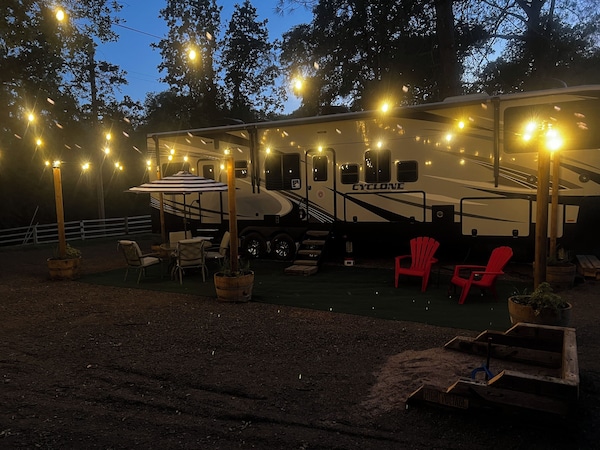 Spacious 2-bedroom Rv With Amazing Patio Area! - Sonora, CA