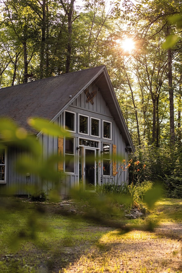 Wildewoods Cabin - Pet-friendly, Yard + Gardens, Gas Fireplace + Outdoor Firepit - New Hampshire