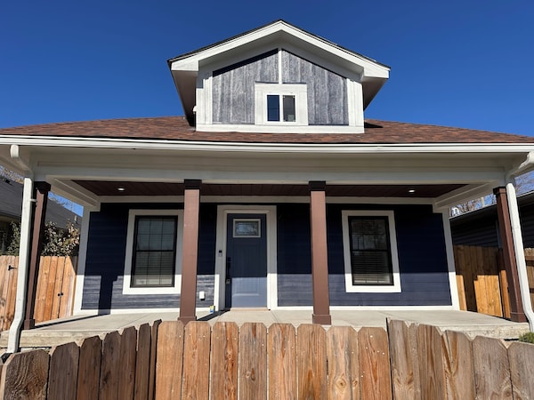 Modern 2bd/2ba Oasis 1 Mile From Downtown With Hot Tub - Indianapolis, IN