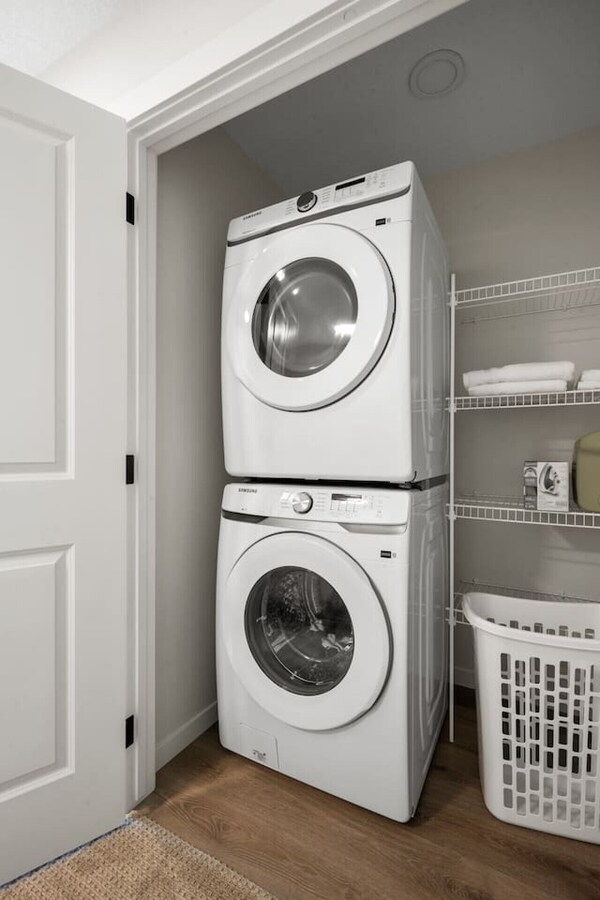 Private Getaway » Sleep 4 » Full Kitchen » Parking - Calgary