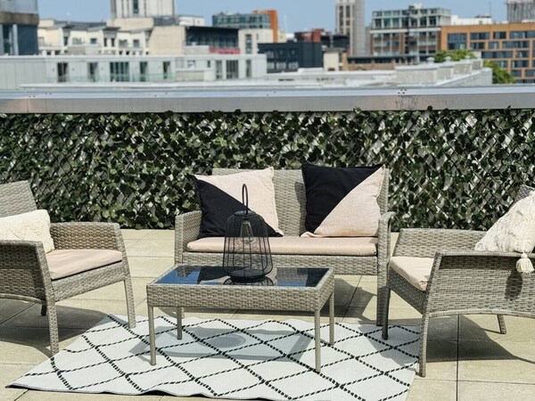 Modern 1-bed Apartment With City Views  Ideal For Families, Business & Contractors - Birmingham City University