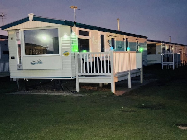 4-berth Holiday Home In Ingoldmells With Direct Beach Access, Perfect For Family Holidays. - Fantasy Island