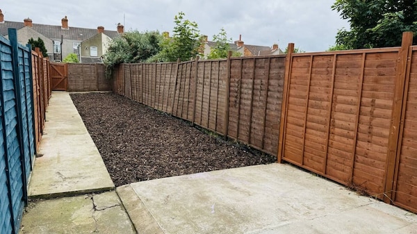 Comfortable 4-bedroom Serviced Accommodation In Grimsby With Private Garden And On-street Parking - Blundell Park