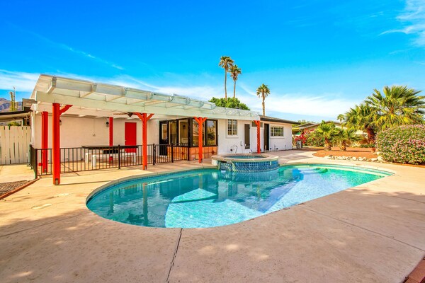 Updated Mid-century Gem With Private Pool, Spa, Gas Grill, And Free Wifi - Palm Springs, CA