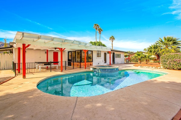 Updated Mid-century Gem With Private Pool, Spa, Gas Grill, And Free Wifi - Palm Springs, CA