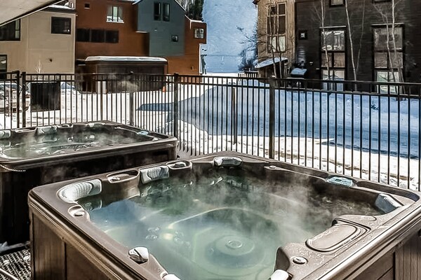 Cozy Condo With Balcony, Great Views, Kitchenette, Wifi & Shared Hot Tub - Telluride, CO