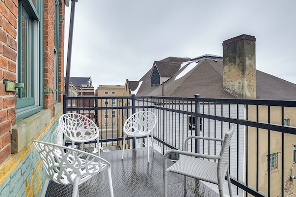 < 1 Mi To Wittenberg: Eclectic Loft W/ Parking! - Springfield, OH