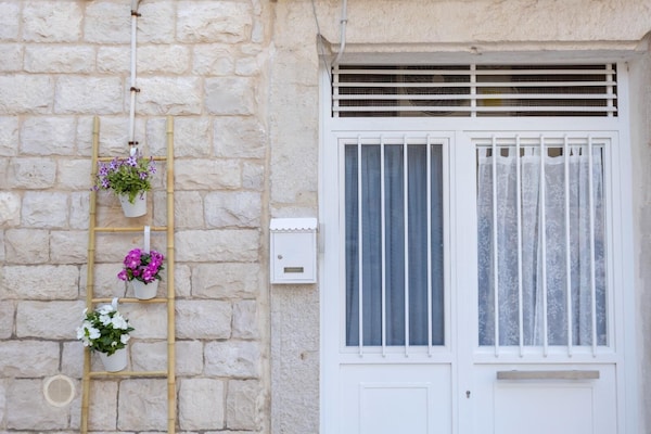 Stone-vaulted Apartment In The Very Heart Of The City's Historic Center. - Trani