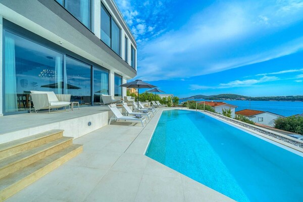 Luxuriöse 5-schlafzimmer-villa Für 10 Personen Mit Panoramablick Und Pool - Primošten