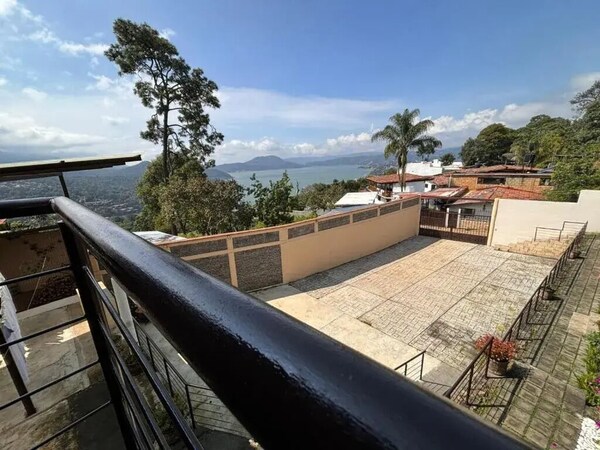 Family Room With Lake View - Valle de Bravo