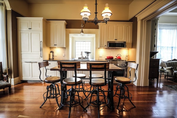 Rossland's Luxury Guest House - Rossland