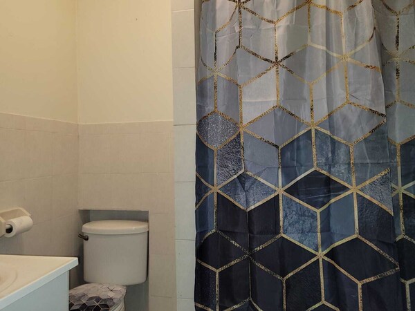 Cozy 2-bedroom Apartment In Bridgeport With Wifi, Ac Heat, Washer Dryer, Parking - Fairfield, CT